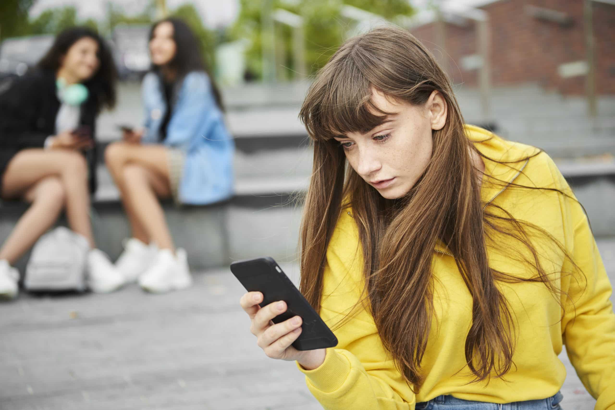 Psychological Effects of Excessive Smartphone Usage on Adolescent Girls ...