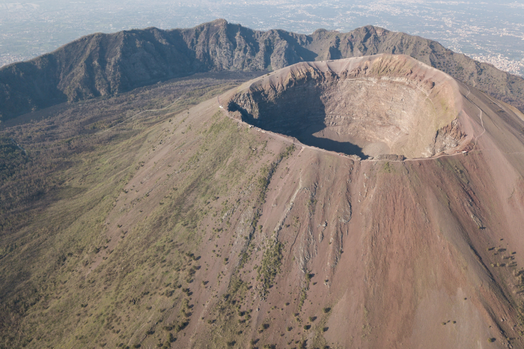 Vitrification at Vesuvius: A Human Brain Turned to Glass | medtigo